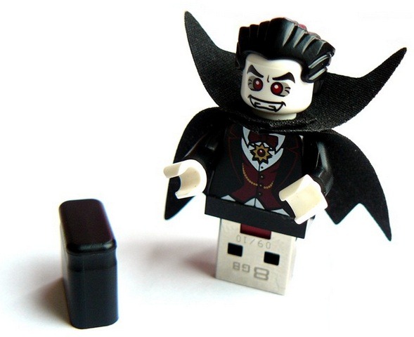 D i s k - O n - K e y: Lego USB flash drive